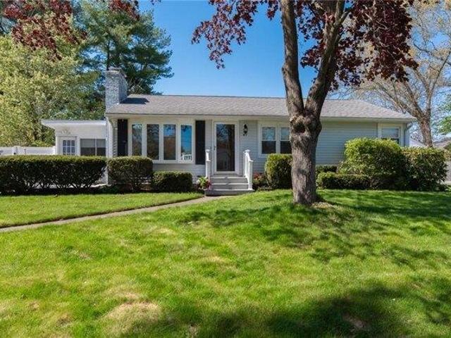 2 bedroom, Warwick RI 02889 102342417