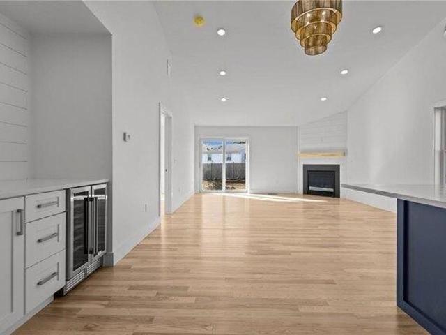 2 bedroom, Warwick RI 02889 102372506