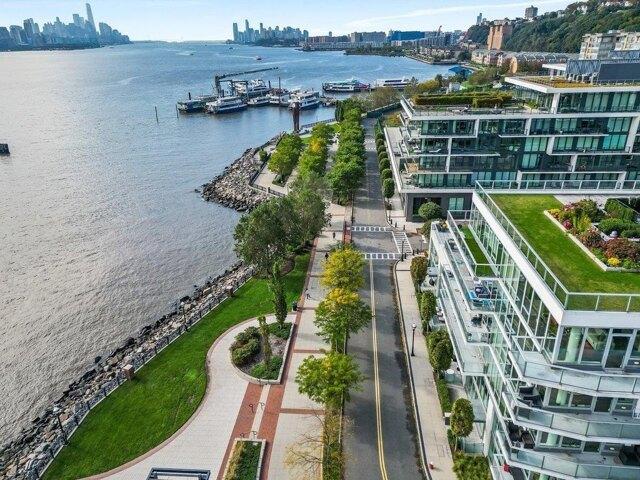 2 bedroom, Weehawken NJ 07086 102595800