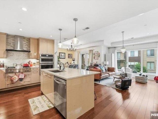 2 bedroom, Weehawken NJ 07086 104481224