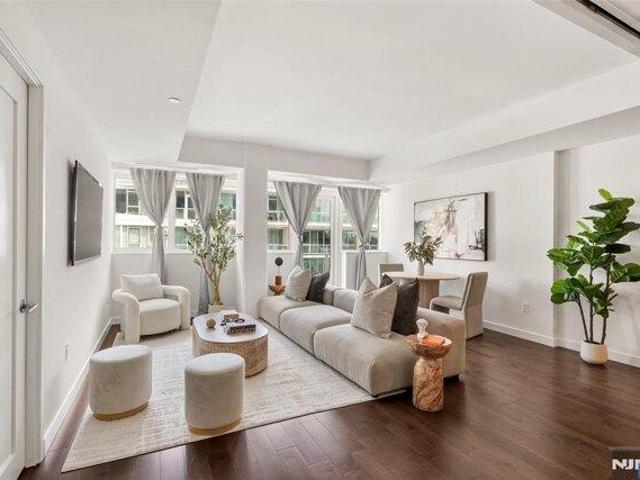 2 bedroom, Weehawken NJ 07086 105144242