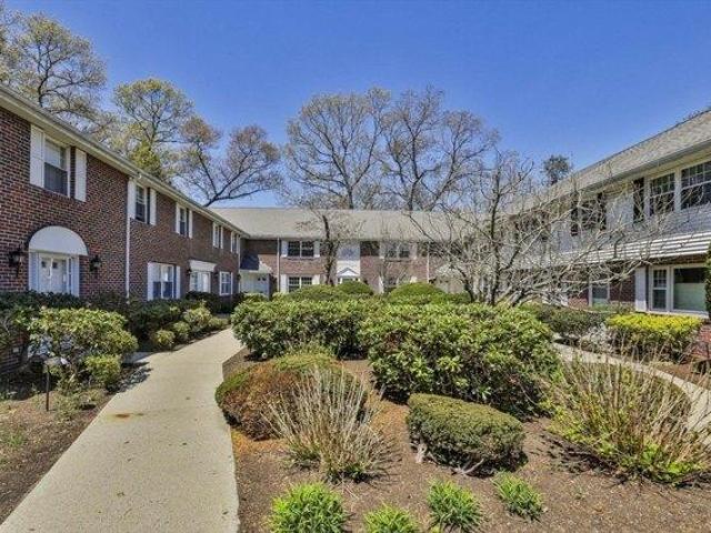 2 bedroom, Wellesley MA 02482 LS102959356