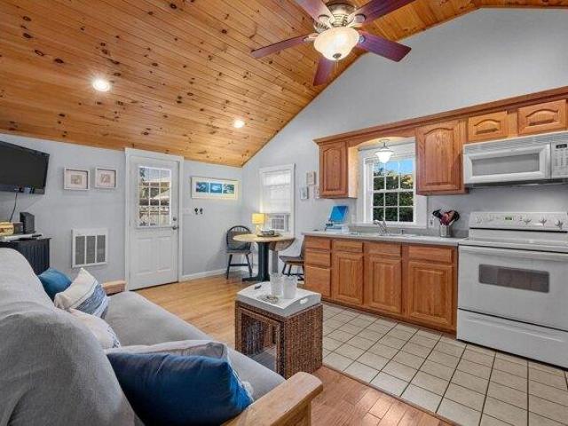 2 bedroom, Wellfleet MA 02667 102155971