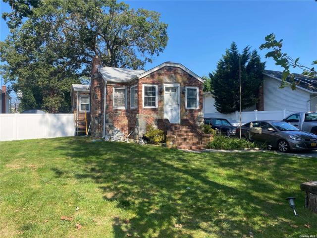 2 bedroom, West Babylon NY 11704 LS72692316