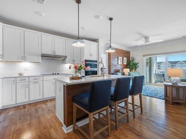 2 bedroom, Westborough MA 01581 102592325