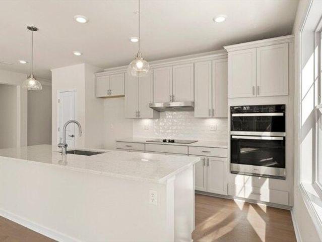 2 bedroom, Westborough MA 01581 102633121