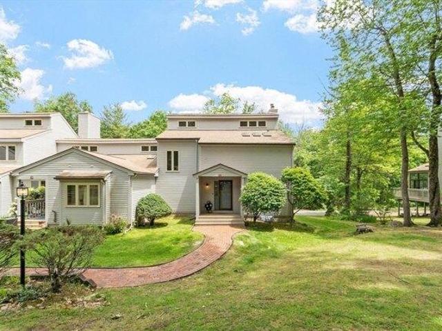 2 bedroom, Westford MA 01886 104044029