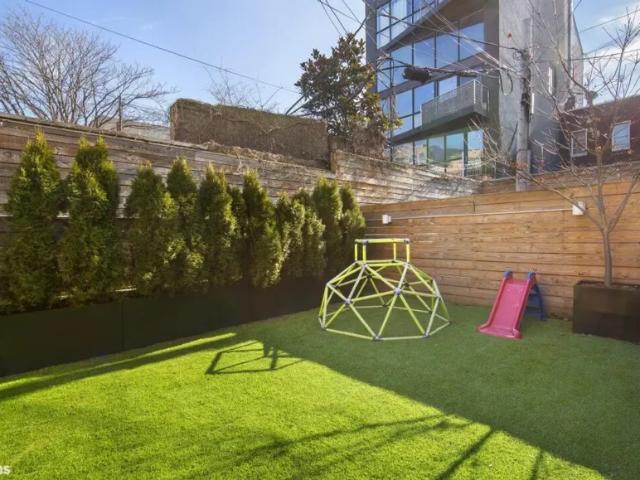 2 bedroom, Williamsburg NY 102752770
