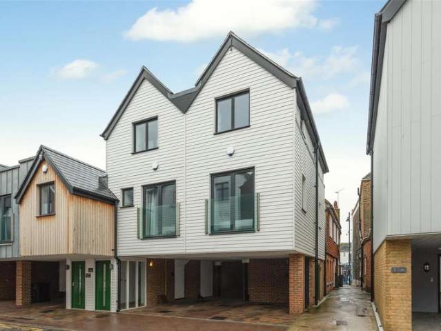 2 Bedroom Town House