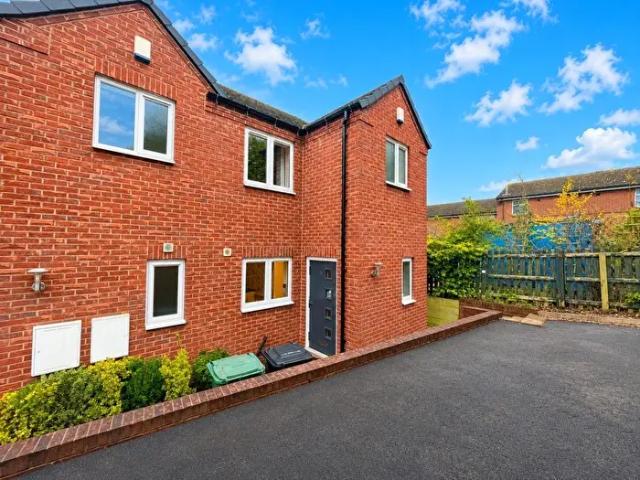2 Bedroom Town House To Rent In Oak Avenue, Langley Mill, NG16