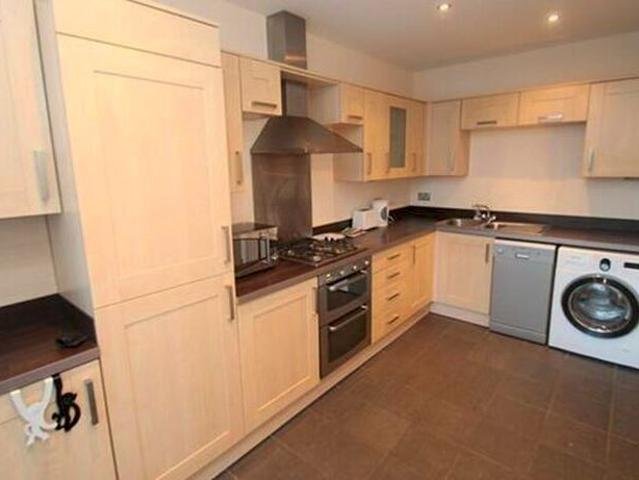 2 Bedroom Town House To Rent In En suites, Quainton Road, Freemans Meadow, Leicester, LE2