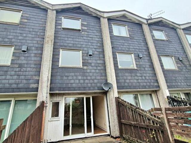 2 Bedroom Town House To Rent In Stonylee Road, Cumbernauld, G67