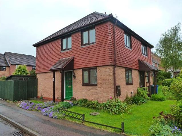 2 Bedroom Town House To Rent In Saffron Drive, Oakwood, DE21