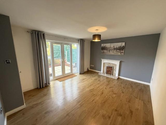 2 bedroom town house to rent