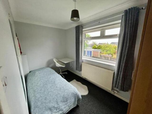 2 bedroom town house for sale in Thorndene Way, Bradford, BD4