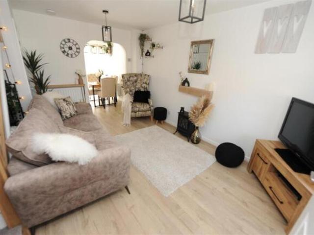 2 bedroom town house for sale in West Cote Drive, Cote Farm, Thackley, BD10