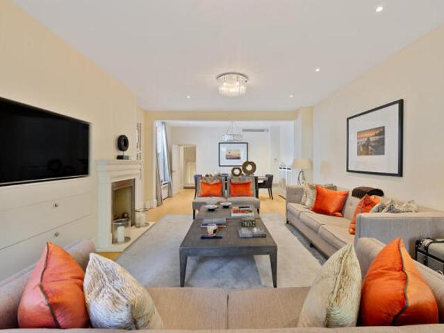 2 bedroom town house for sale in Elizabeth Street, Belgravia, London, SW1W