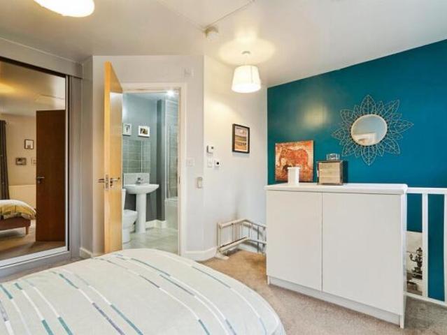 2 bedroom town house for sale in Holts Crest Way, Leeds, LS12