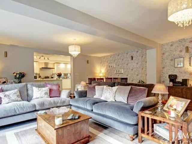 2 Bedroom Town House For Sale In Hunting Lodge Mews