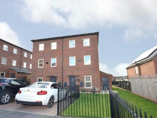 2 Bedroom Town House For Sale In Leeds