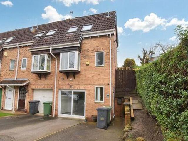 2 Bedroom Town House For Sale In Leeds