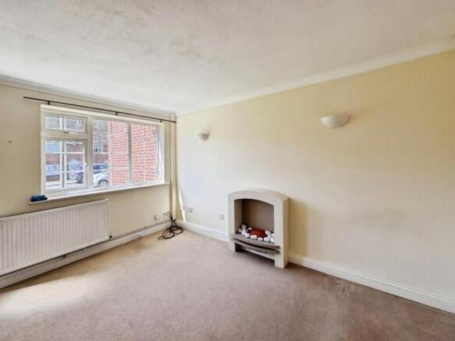 2 bedroom town house for sale in Oakway, Birkenshaw, BD11