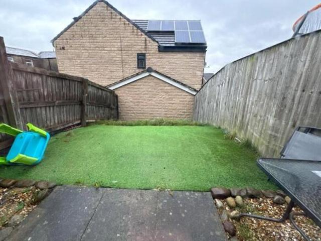 2 bedroom town house for sale in Queensfield Drive, Bradford, West Yorkshire, BD5