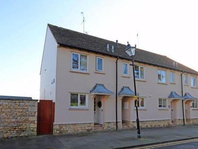 2 bedroom town house for rent in Warrenne Keep Stamford PE9