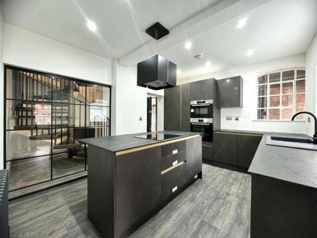 3 bedroom town house for rent in Water Street, Birmingham, B3