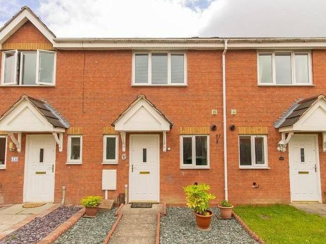2 bedroom town house for rent in Worcester Close Clay Cross S45 9FB S45