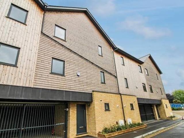 2 bedroom town house for rent in Alfred Road Gravesend Kent DA11