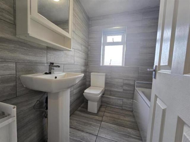 2 bedroom town house for rent in Birchfields Rise, Whinmoor, Leeds, West Yorkshire, LS14