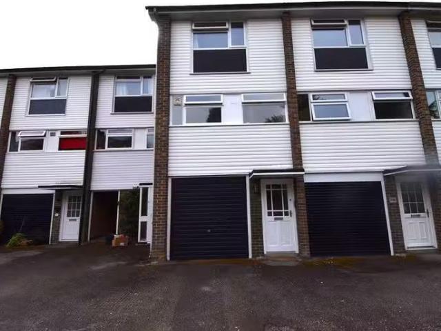 2 bedroom town house for rent in Chapel Street, Duffield, Belp.