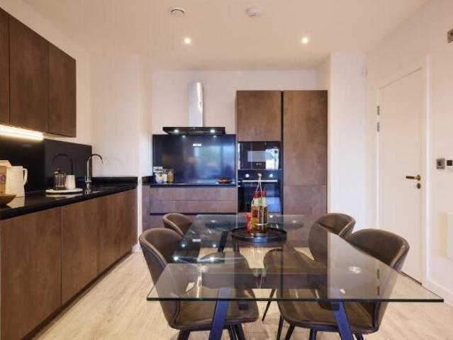 2 bedroom town house for rent in Chester Road, Manchester, Greater Manchester, M15