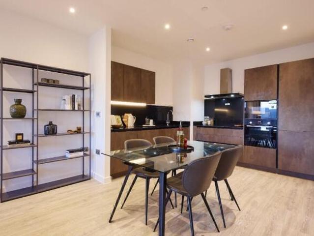 2 bedroom town house for rent in Chester Road, Manchester, Greater Manchester, M15