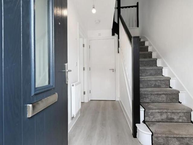 2 bedroom town house for rent in Copper Beech Court, Lawnswood, LS16