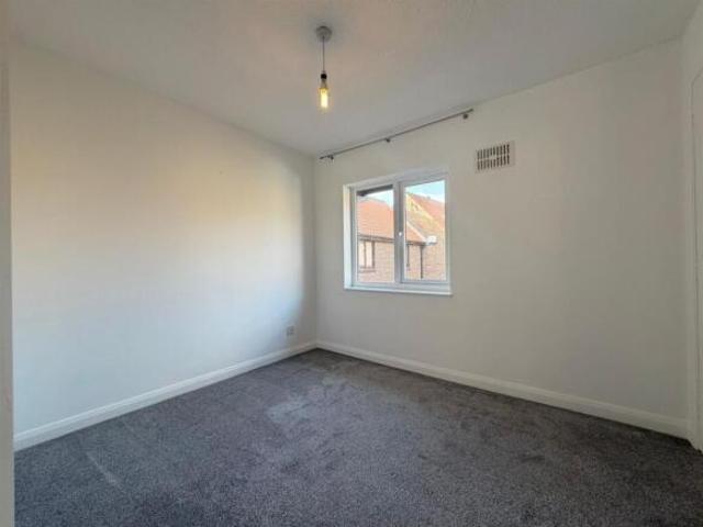 2 bedroom town house for rent in Grammar School Yard, Old Town, HU1