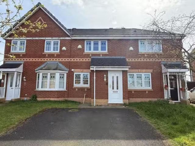 2 bedroom town house for rent in Hobart Drive, Shevington Park.