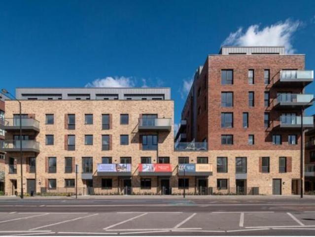 2 bedroom town house for rent in Hollydene, London, SE15