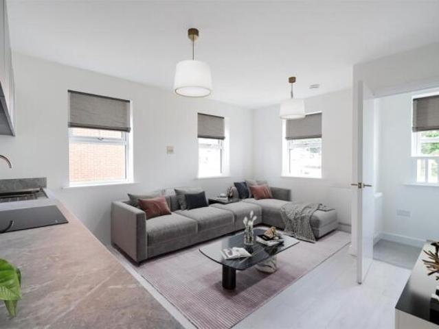 2 bedroom town house for rent in Iris Crescent, Seacroft, LS14