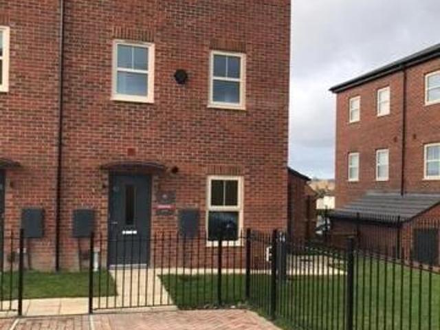 2 Bedroom Town House For Rent In Leeds, West Yorkshire