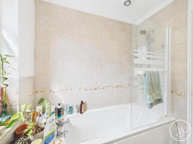 2 bedroom town house for rent in Mexborough Place, Leeds, LS7
