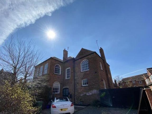2 Bedroom Town House For Rent In Newark, Notts