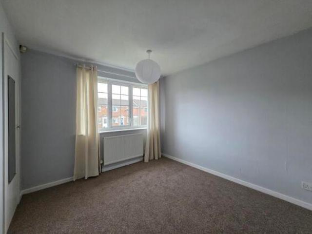 2 bedroom town house for rent in Oakway, Birkenshaw, BD11
