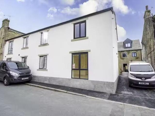 2 bedroom town house for rent in Old Beckside Works, St. Johns.