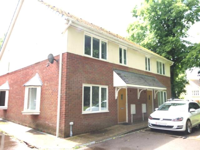 2 bedroom town house house To Let in Bromley Cross, Bolton, Greater Manchester