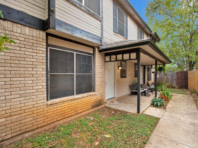 2 Bedroom Townhome in NW side for Rent! 50% off the first month's rent with a February move in 2 Bedroom Apartment for Rent at 5221 Meadow Field, San Antonio, TX 78250