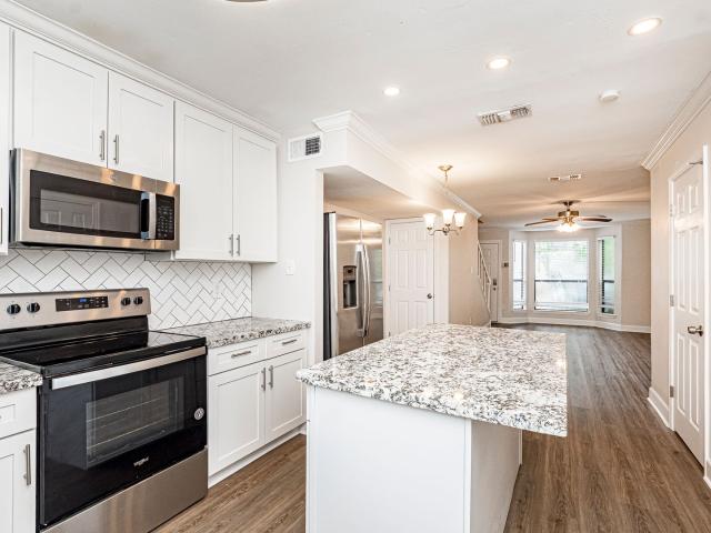 2 Bedroom Townhome off Jefferson Hwy & Bluebonnet