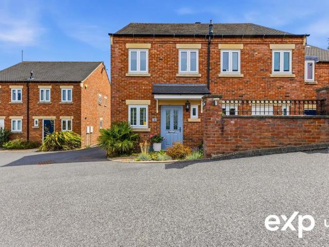 2 bedroom townhouse for sale