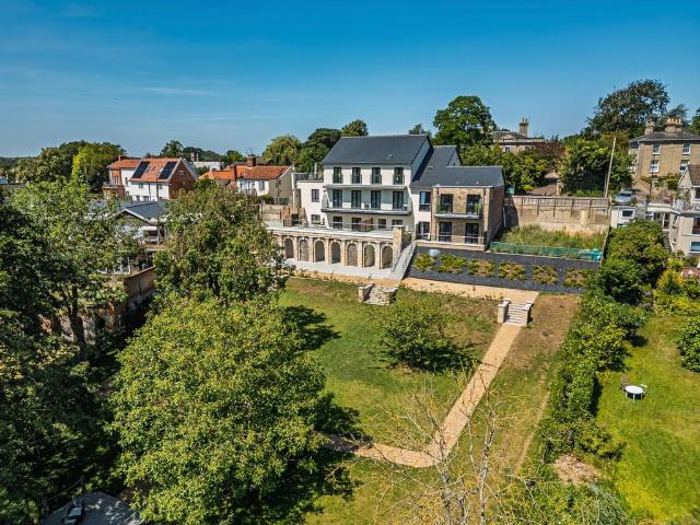 2 bedroom townhouse for sale